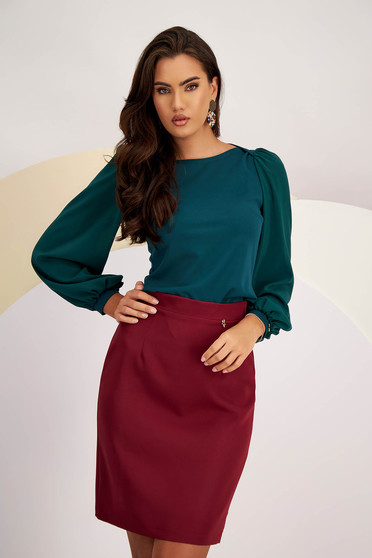 Fusta din stofa subtire usor elastica visinie cu un croi drept si talie ...