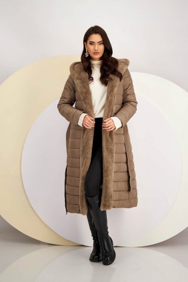 Geaca din fas maro lunga cu un croi drept si guler din blana ecologica ...