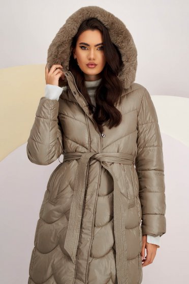 Geaca groasa din fas bej lunga cambrata cu gluga si insertie de blana ...