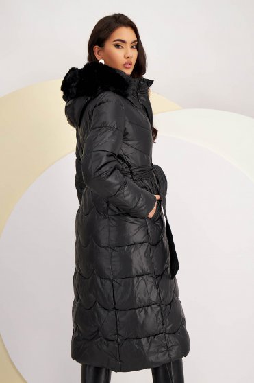 Geaca din fas neagra lunga cambrata cu gluga si insertie de blana ...