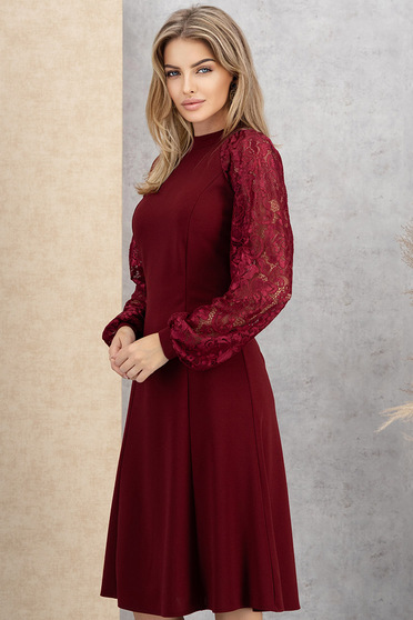 Rochie din crep visinie midi in clos cu maneci bufante din dantela ...