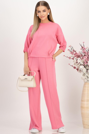 Trening din modal roz cu elastic in talie si croi evazat cu buzunare ...