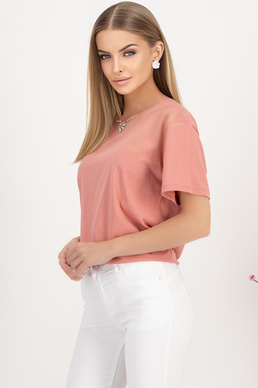 Tricou din bumbac roz pudra cu croi larg si aplicatii cu pietre strass ...